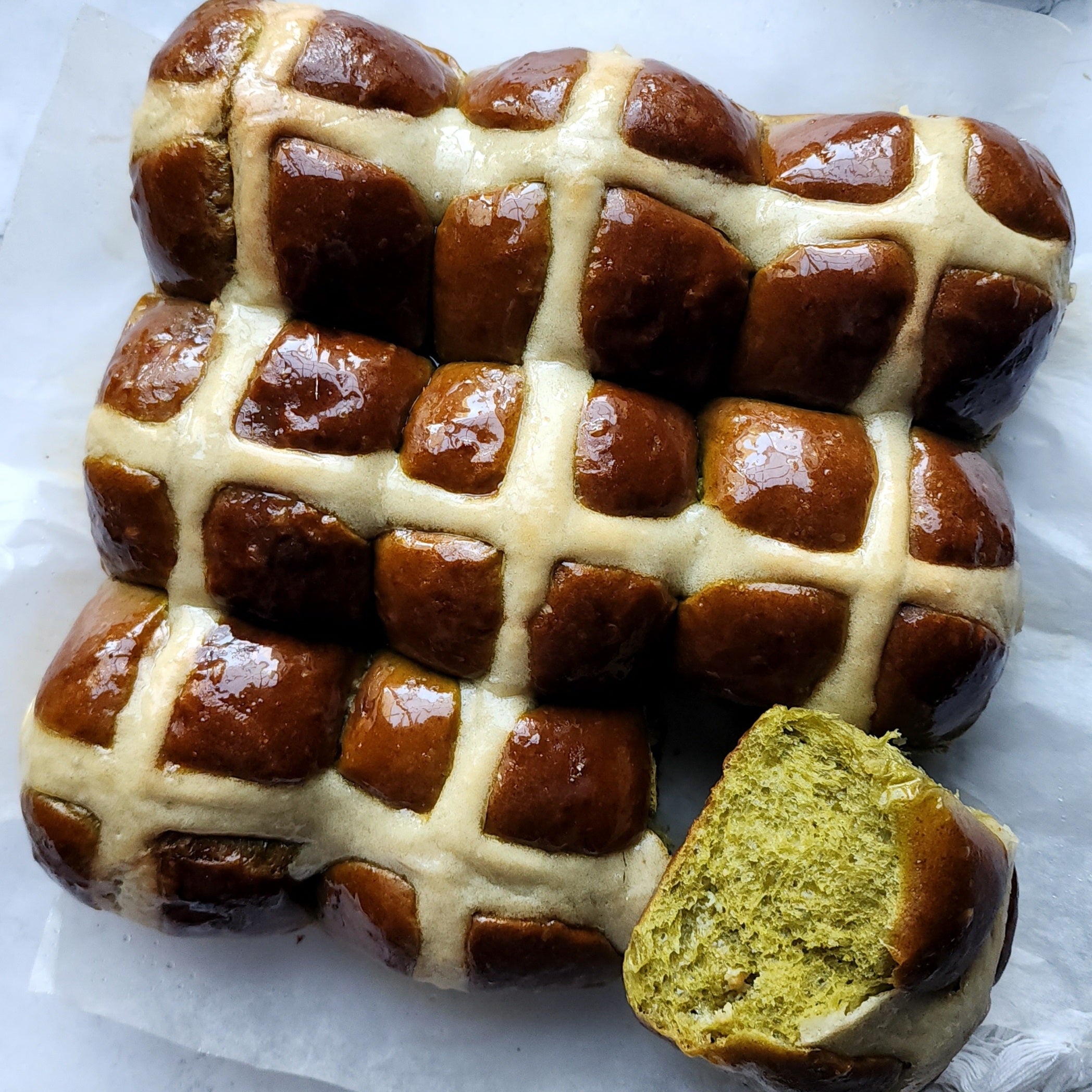 Matcha Hot Cross Buns – Harris Farm Markets